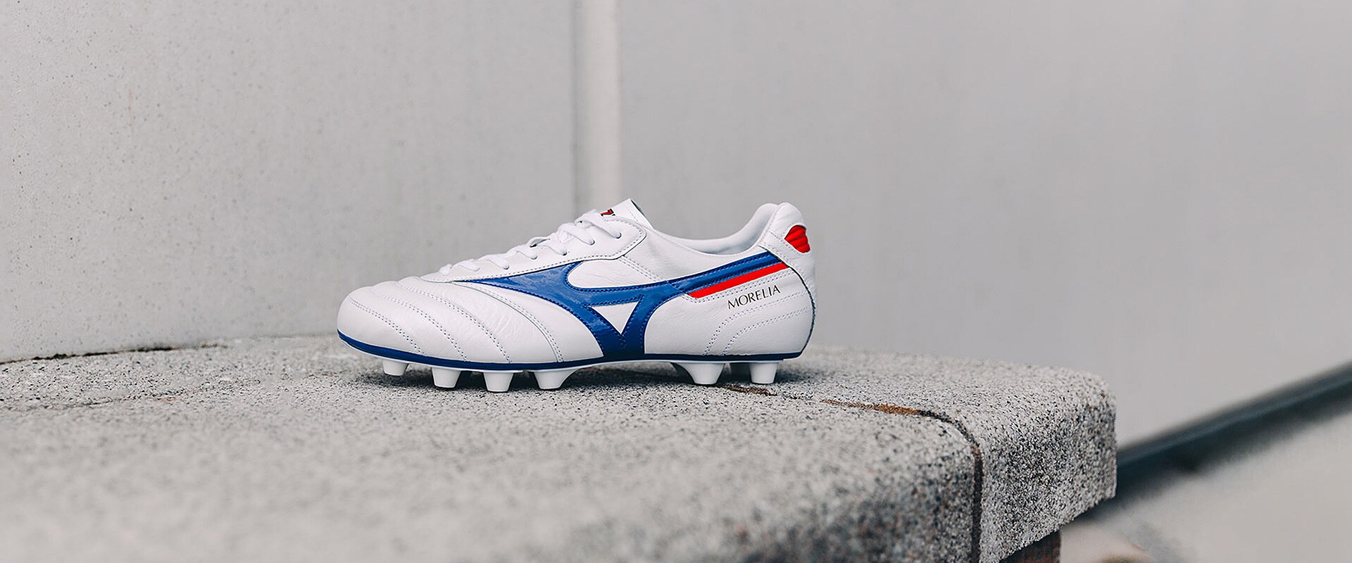 Mizuno Morelia II Japan - Weiß/Blau/High Risk Rot - Herren Fußballschuhe | Pro:Direct Soccer