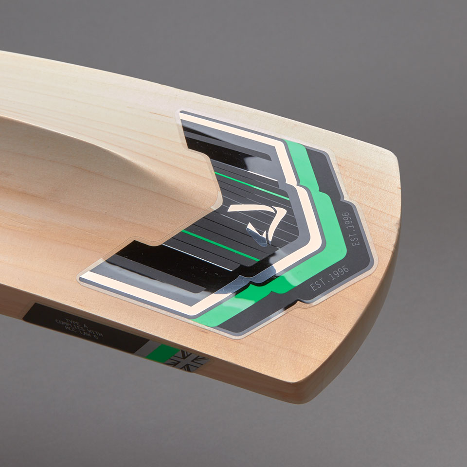 Chase R11 Finback Cricket Bat Junior - Black - Green