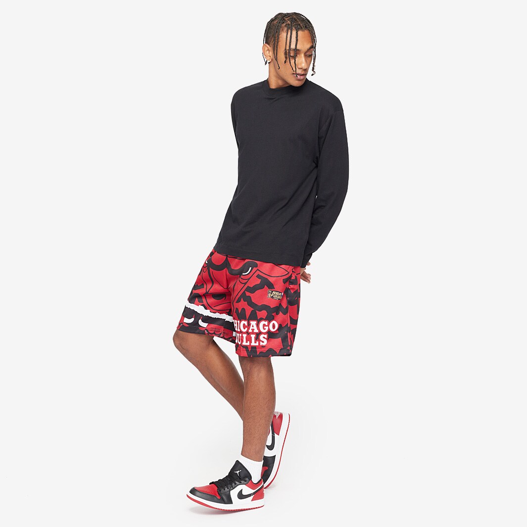 Mitchell & Ness Chicago Bulls Jumbotron 2.0 Sublimated Short - Black ...