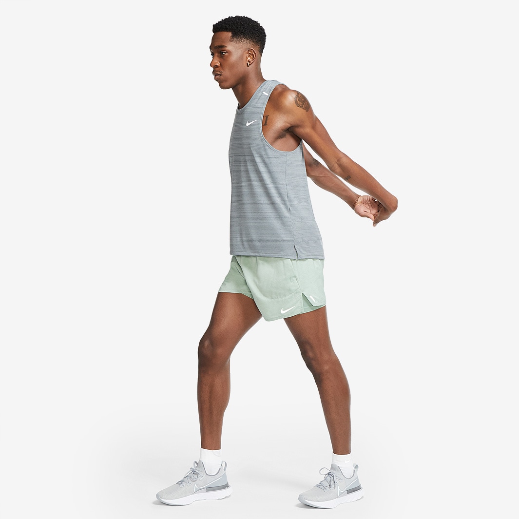 Camiseta de tirantes Nike Dri-FIT Miler - Gris humo/Plateado ...