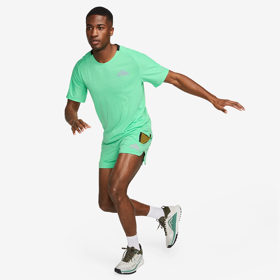Nike Dri-FIT Trail Solar Chase T-Shirt - Spring Green/Gridiron - Mens ...