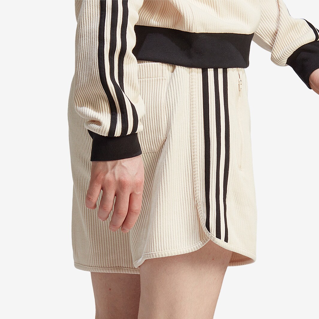Short adidas Originals Classics Waffle - Blanc Merveille - Vêtements ...