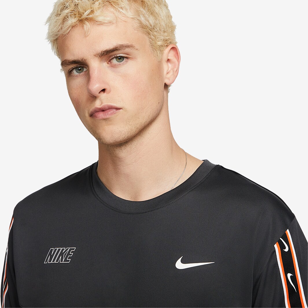 Camiseta Nike Sportswear Repeat - Negro/Oscuro Gris humo/Blanco - Ropa ...
