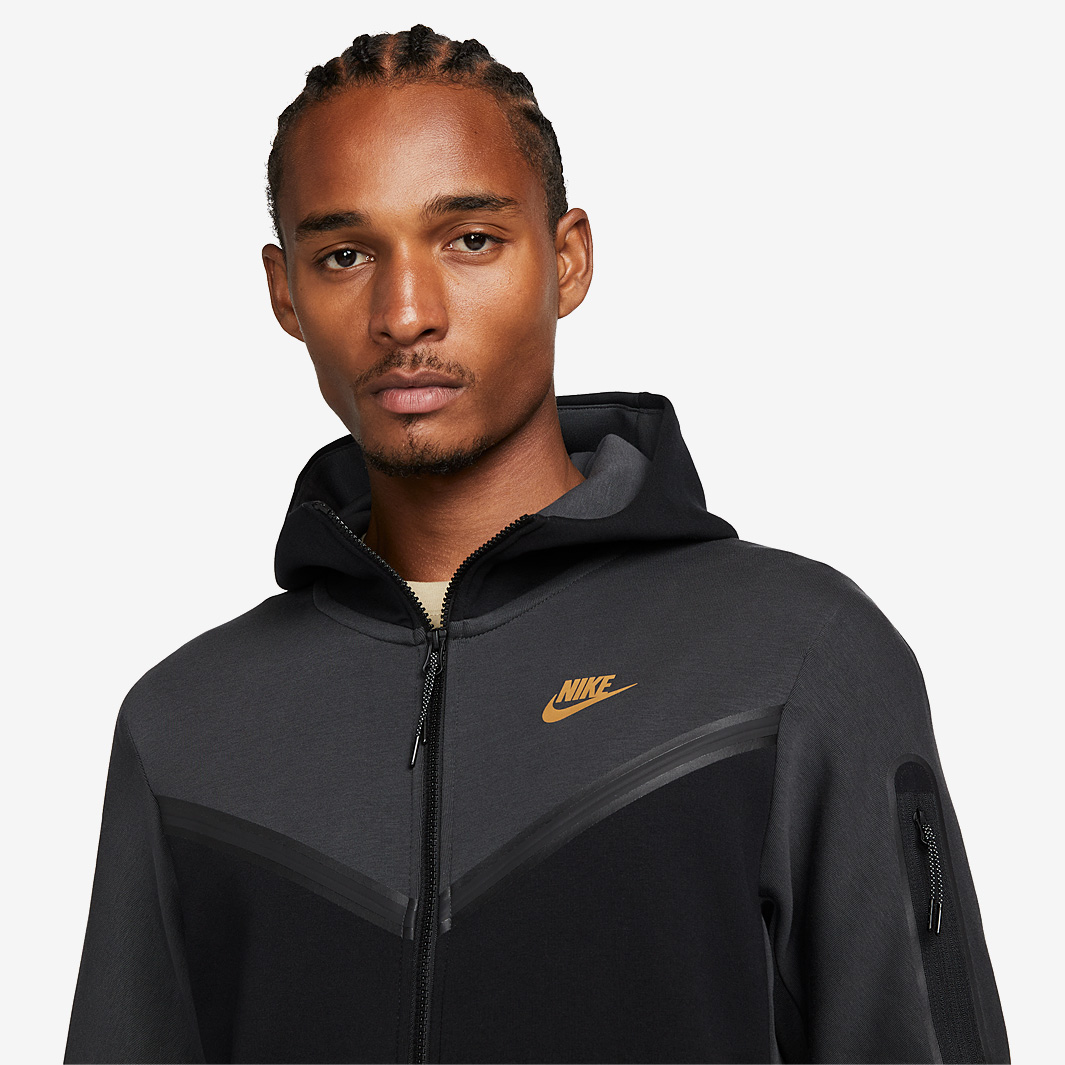 Nike Tech Fleece Black Small Tunersread