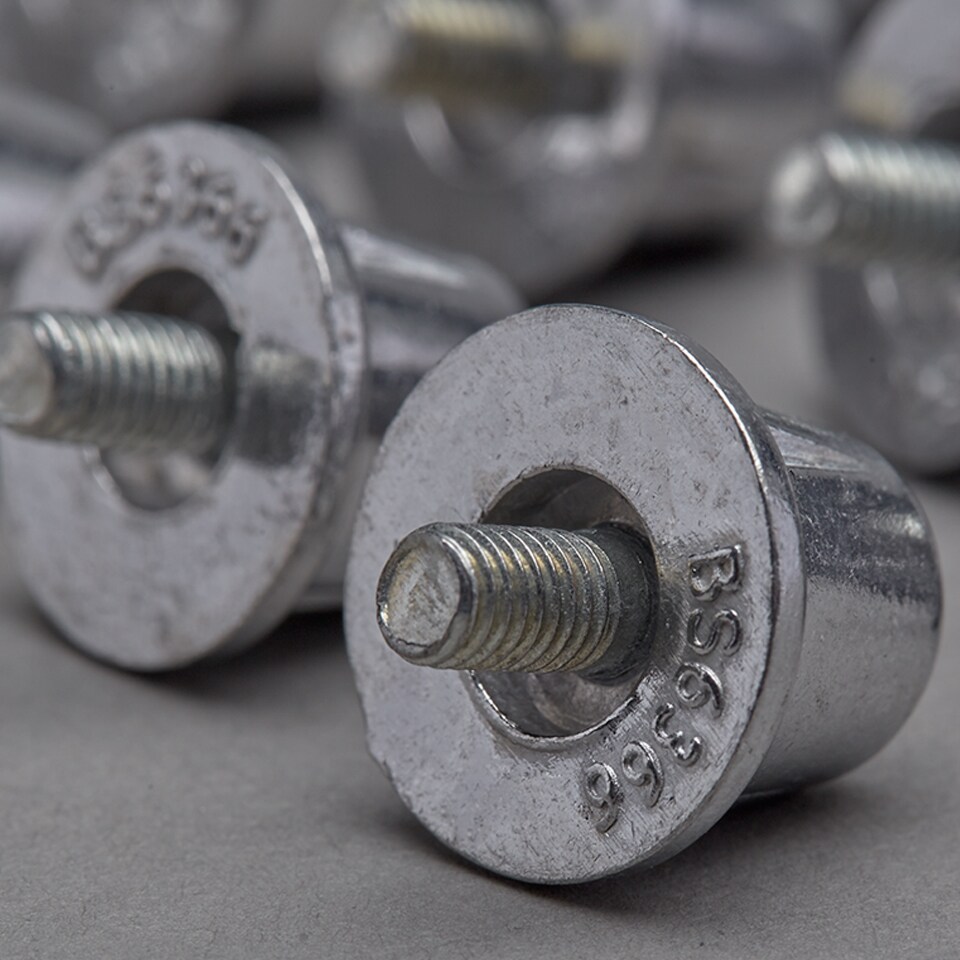 Gilbert Aluminium Studs 18mm (x100) - Accessories - Studs