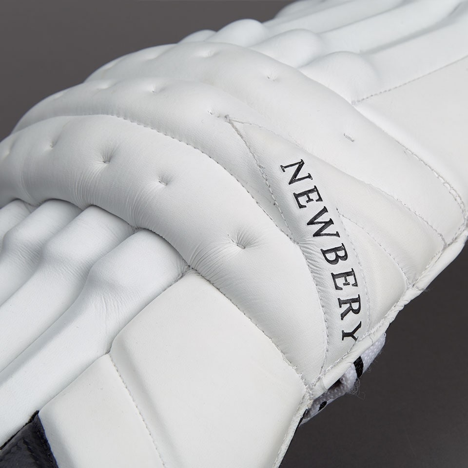 Newbery Quantum LH Batting Pads White/Black