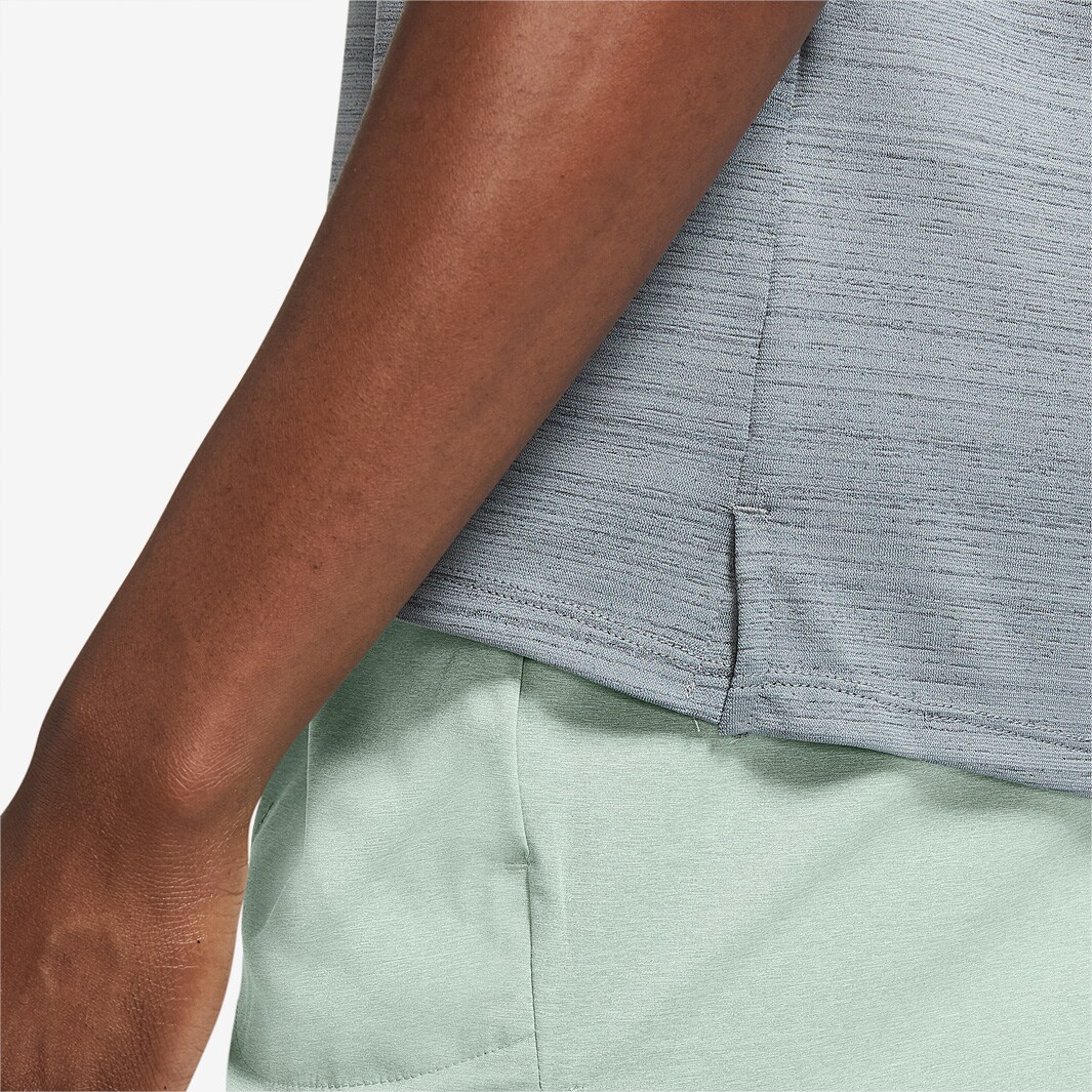 Camiseta de tirantes Nike Dri-FIT Miler - Gris humo/Plateado ...