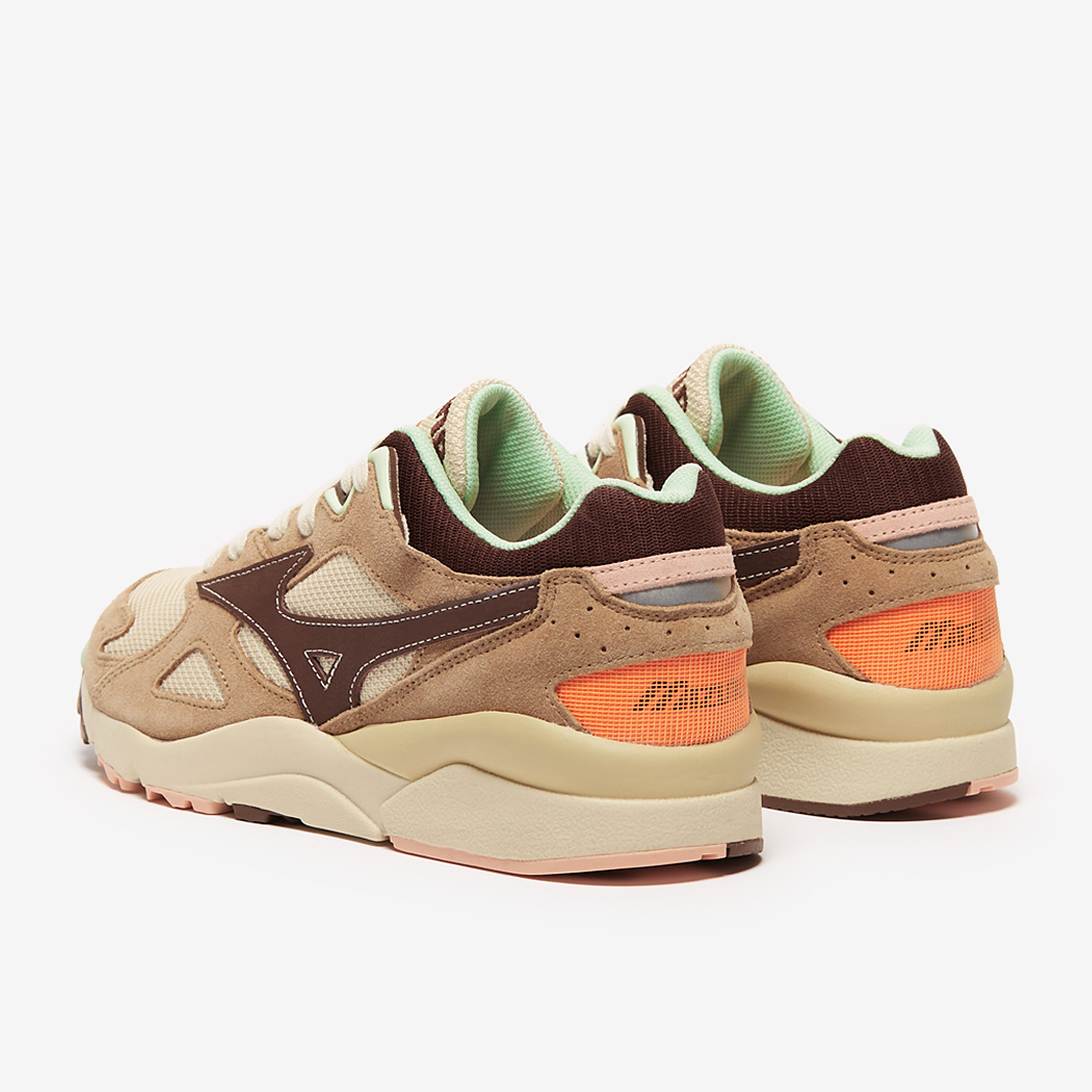 Mizuno Sky Medal - Summer Sand/Chicory Coffee/Musk Melon - Trainers ...