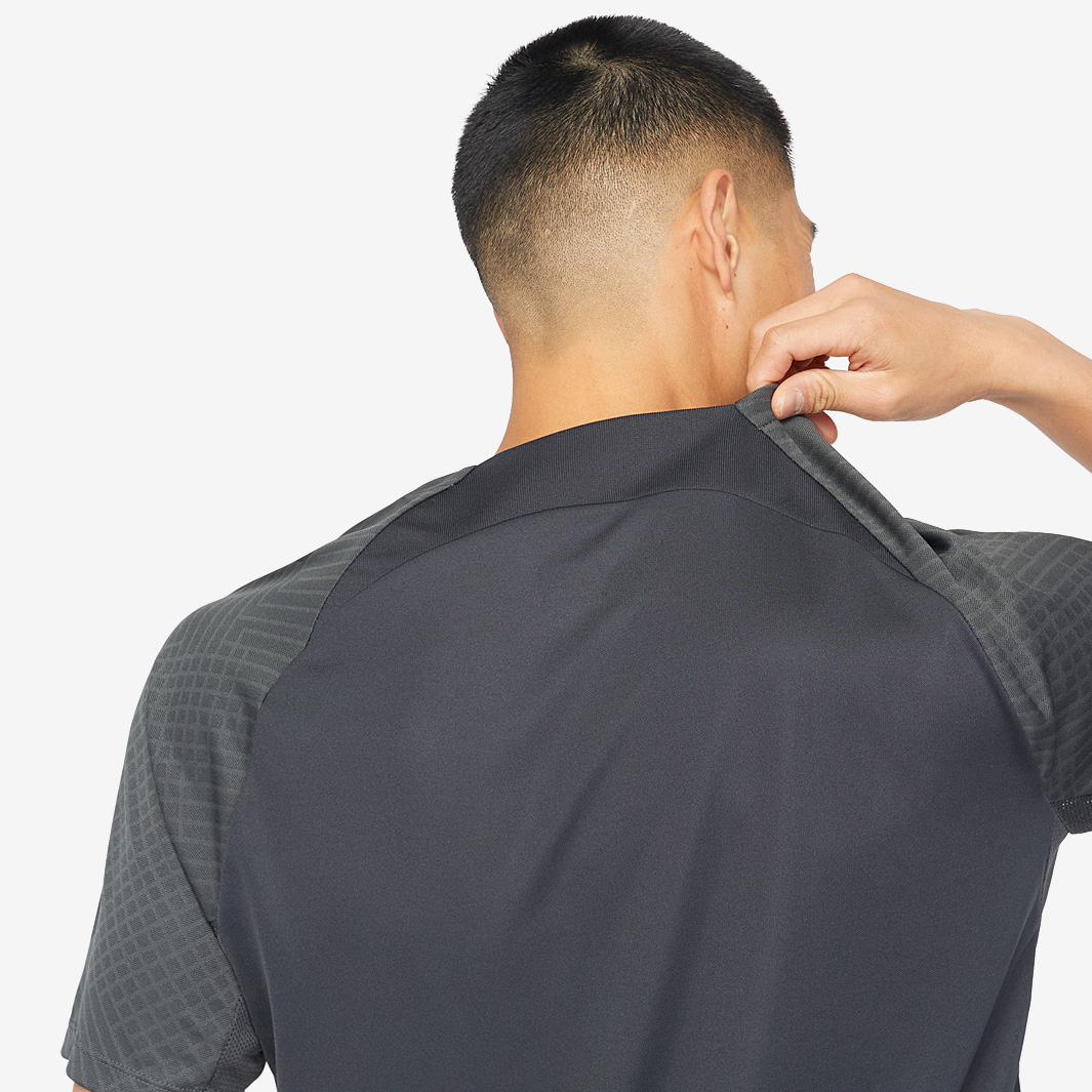 Top Nike Dri-Fit Strike Maniche Corte - Off Noir/Grigio Fumo Scuro ...