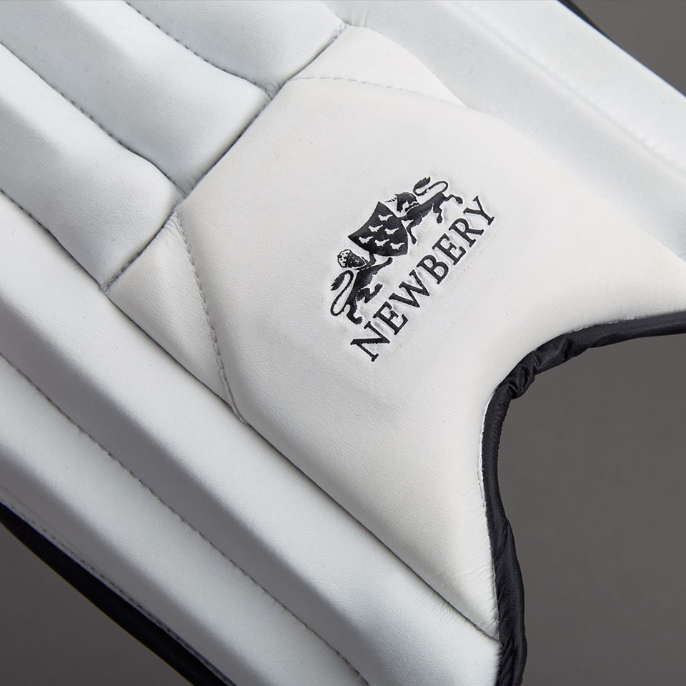 Newbery Quantum LH Batting Pads White/Black