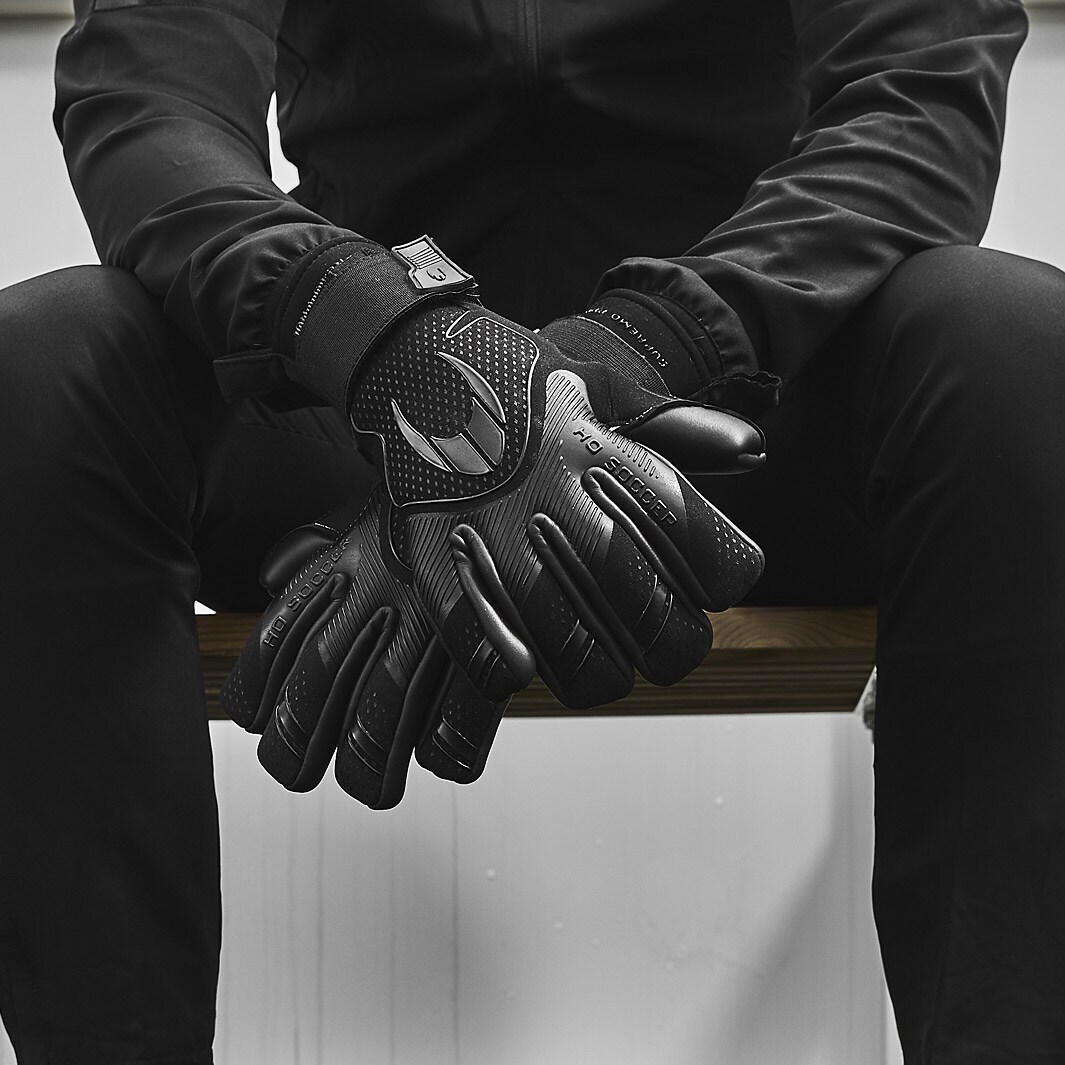 HO Supremo Pro Negative Pitch Black - Mens GK Gloves - Negative Cut ...