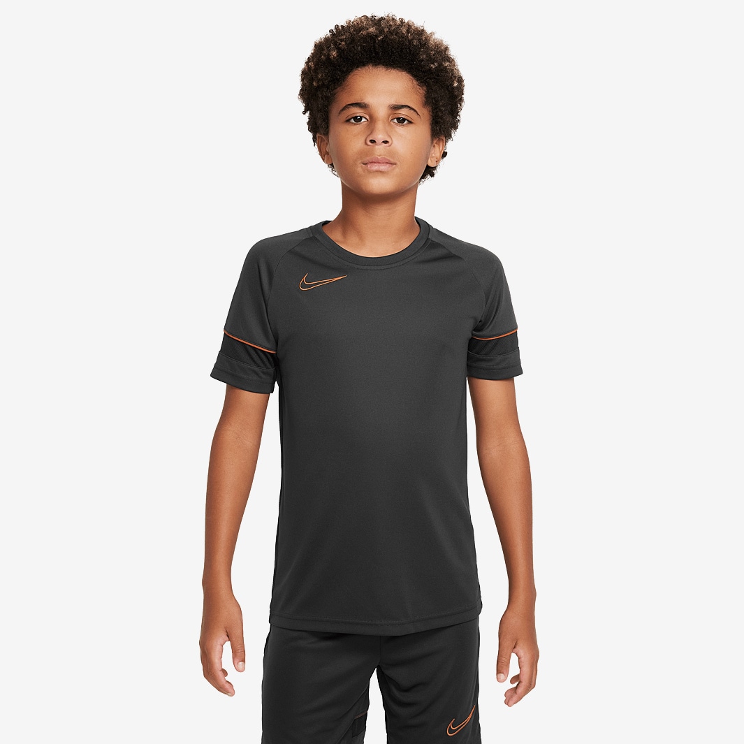 Camiseta Nike Dri-FIT Academy21 MC para niños - Gris humo oscuro/Oscuro ...
